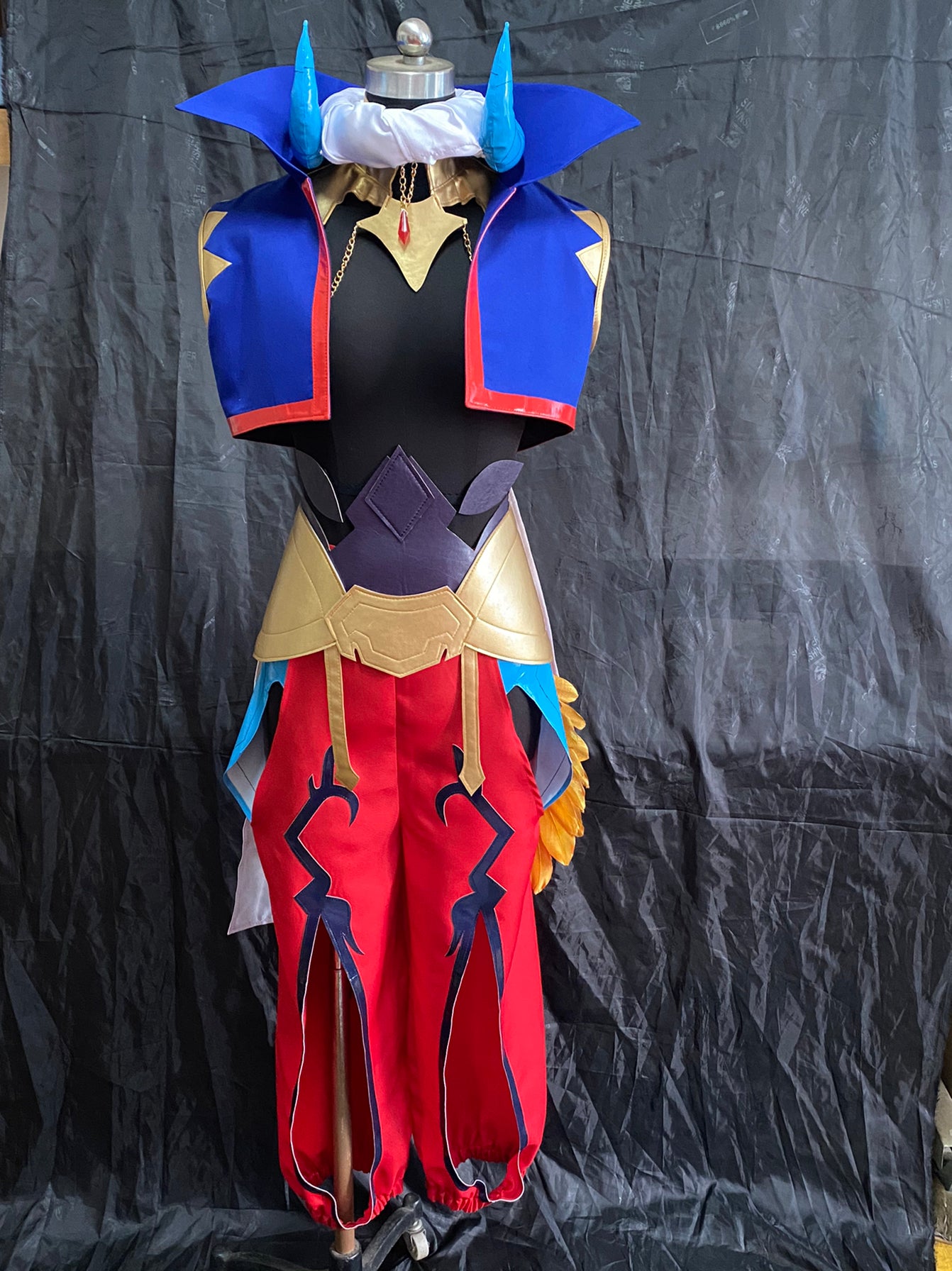 Caster Gilgamesh Cosplay Costume for Sale – CosplaySparks